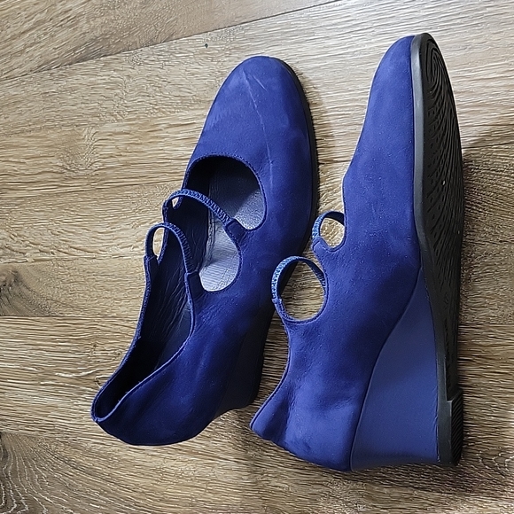 arche LN | Shoes | Arche Ln France 385 Us 8 Blue Suede Wedges Comfort ...
